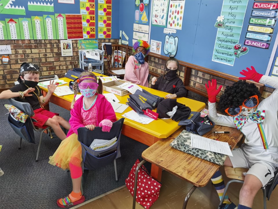 Laddsworth Grade Twos have a ‘Wacky Wednesday’ - HiltonVillage.co.za