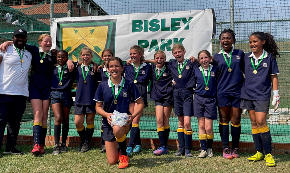 Laddsworth Girls Soccer Flying High - HiltonVillage.co.za